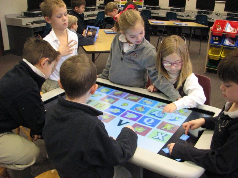 5 Manfaat Media Smart Table ini Akan Mempermudah Hidup